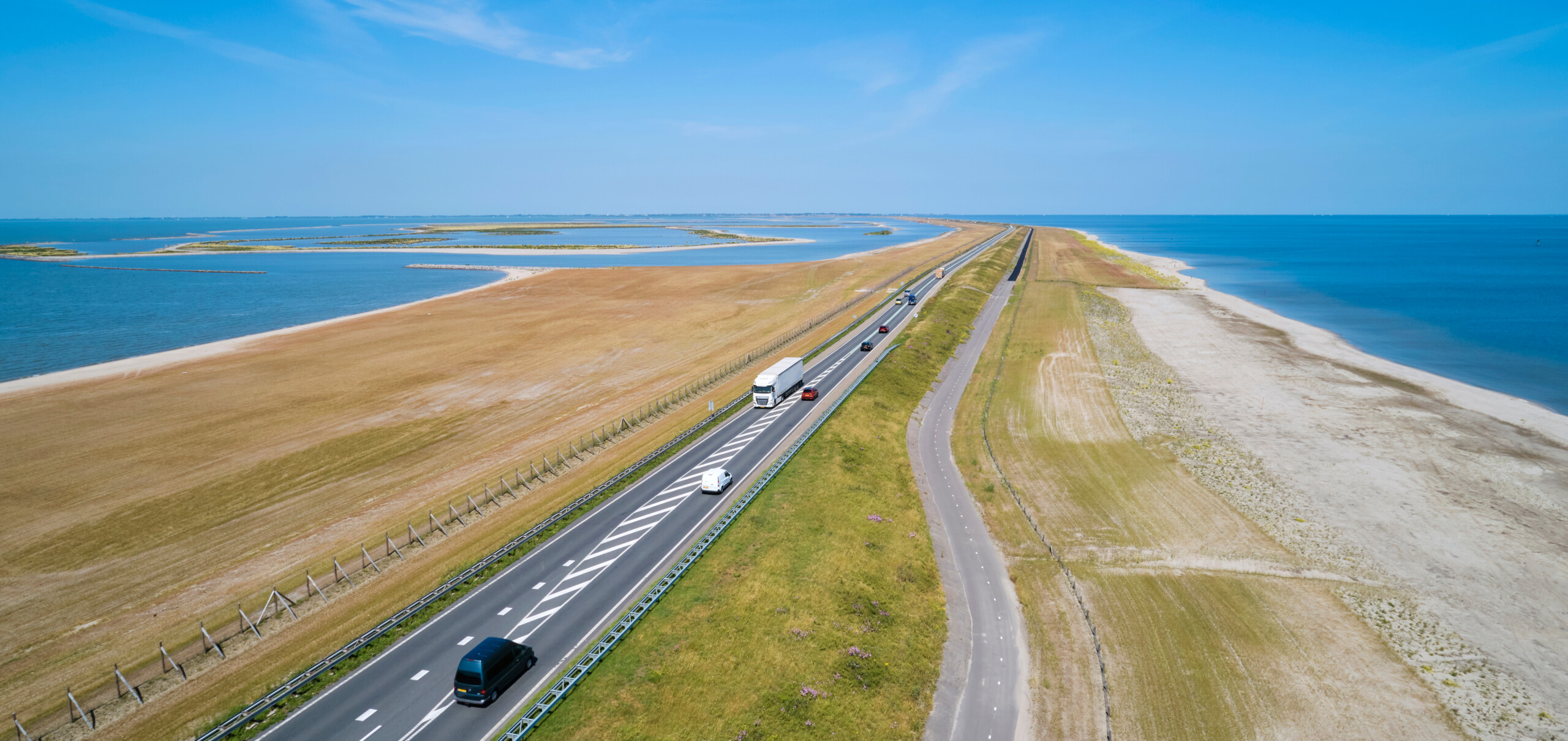 Fietsen tussen Lelystad en Enkhuizen over de Houtribdijk - Nederland ...