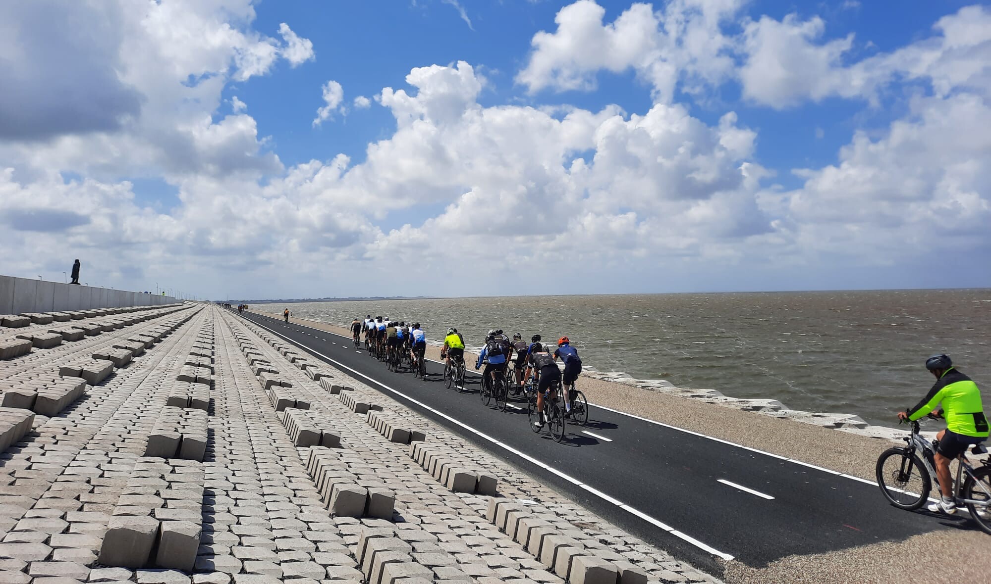 13.000 fietsers genieten van openstelling fietspad Afsluitdijk ...